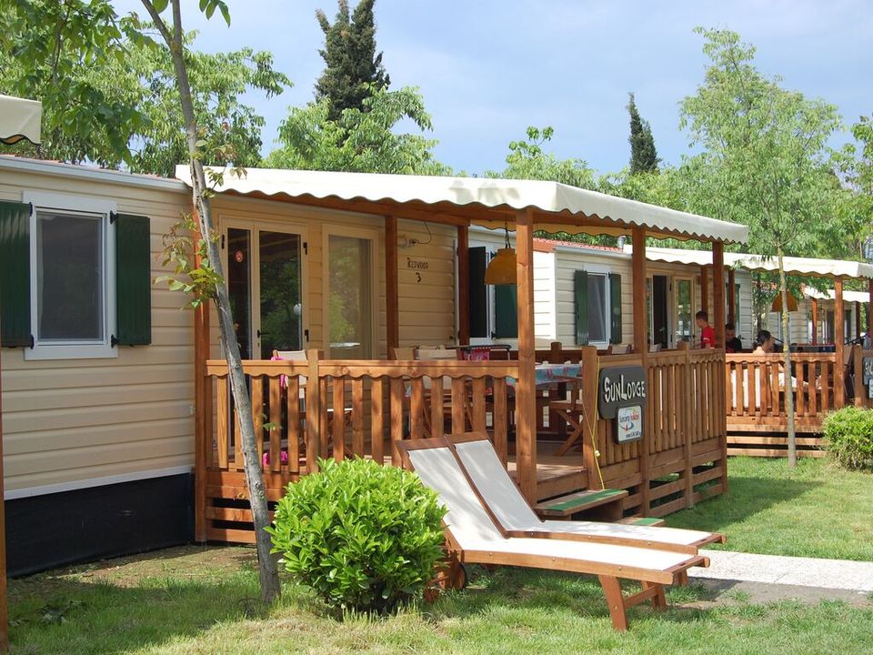 Camping Bella Italia, 5*, Peschiera del Garda, Venetie, Italie avec ...