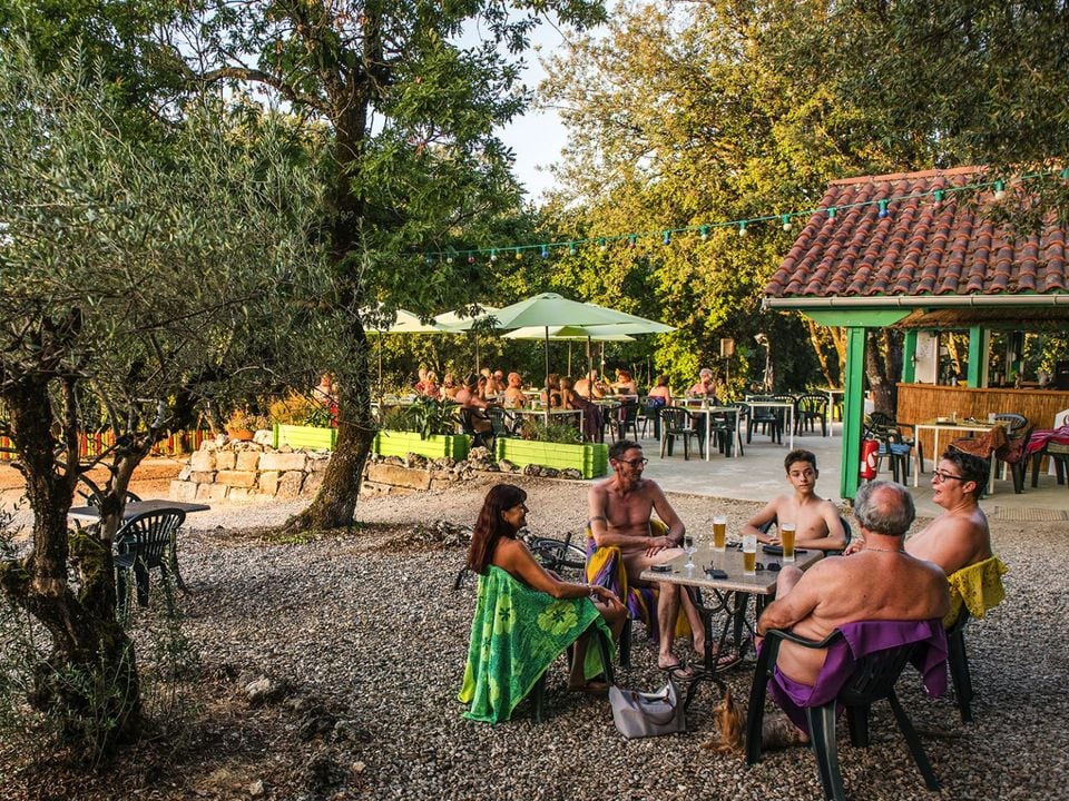 Camping Naturiste Les Manoques, 4*, Valeilles, Sud Ouest, France avec ...