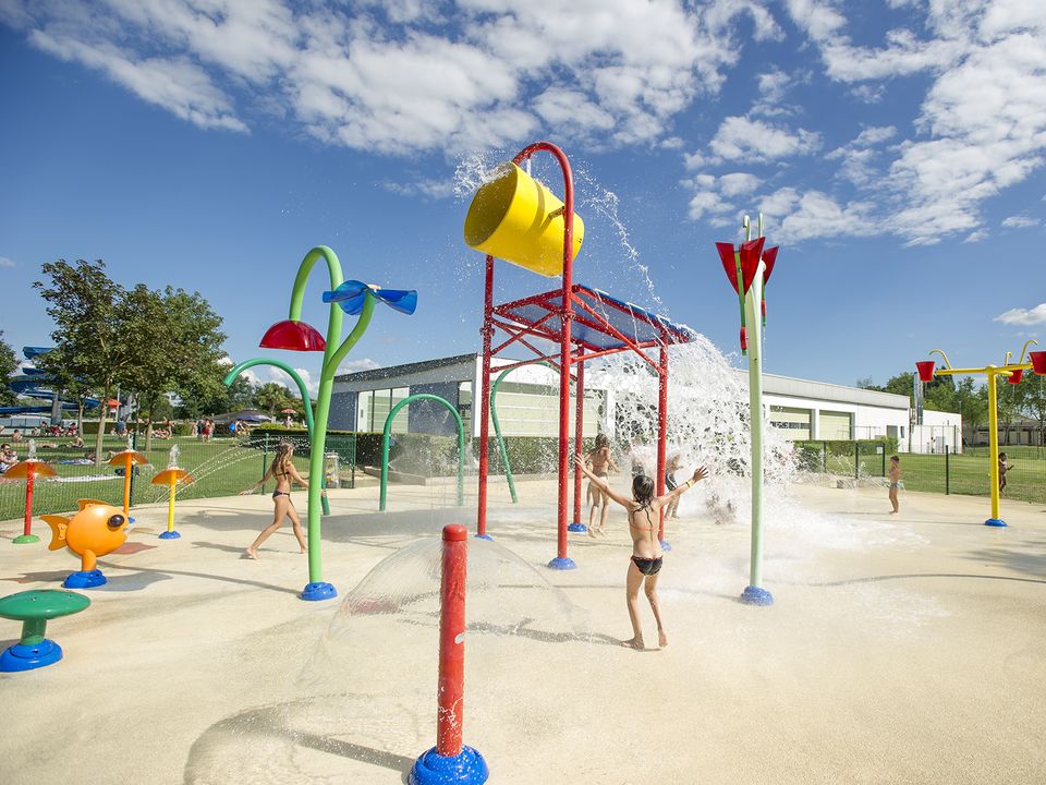 Camping La Plaine Tonique : location en mobil home à MONTREVEL EN ...