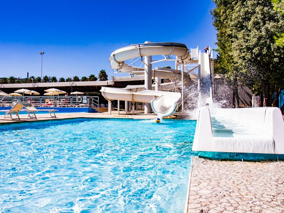 Camping Villaggio Lido d'Abruzzo à Roseto Degli Abruzzi, tarifs et ...