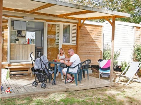 Camping Le Petit Rocher à LONGEVILLE SUR MER, tarifs et réservations