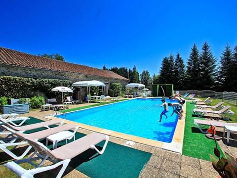 Camping Du Chateau De Leychoisier - Haute-Vienne