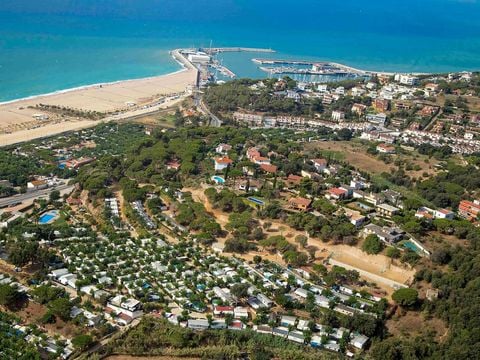 Caravan ∙ 2 Bedrooms ∙ 5 Guests - Canet de Mar