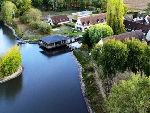 Camping Domaine De Sainte Montaine - Cher