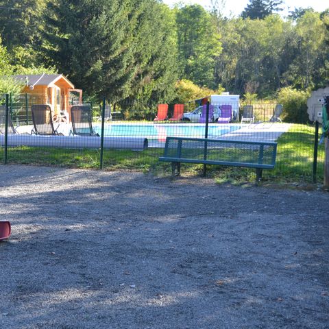 Flower Camping du Lac de la Seigneurie à LEVAL, tarifs et réservations