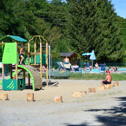 Flower Camping du Lac de la Seigneurie à LEVAL, tarifs et réservations