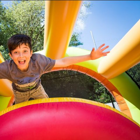 Camping Le Petit Rocher à LONGEVILLE SUR MER, tarifs et réservations