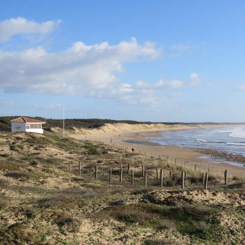Camping Le Petit Rocher à LONGEVILLE SUR MER, tarifs et réservations